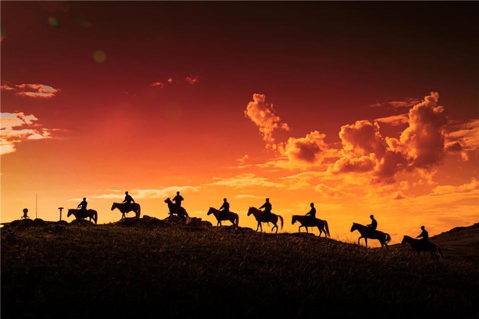 马背上的无悔青春——记“北疆楷模”锡林郭勒边境管理支队马背警队_腾讯新闻