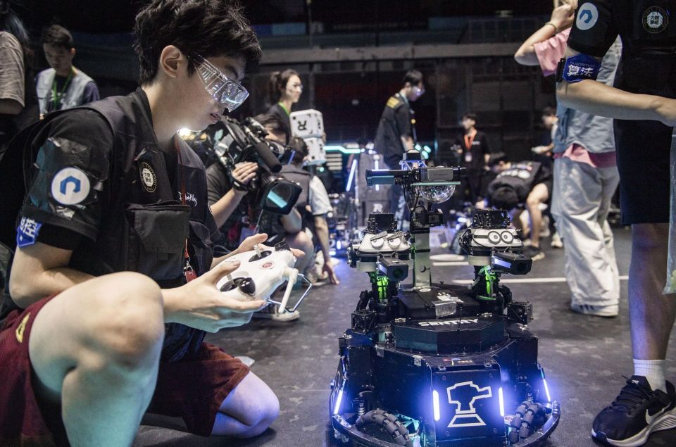 酷、帅、燃！32所高校近千名“机甲大师”在深开战_腾讯新闻