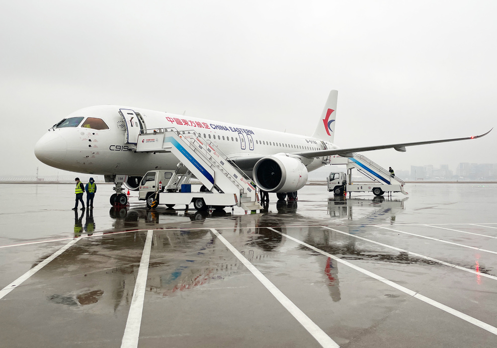 C919集齐三大航司300架订单 业内：期待产能爬坡与运营提升_腾讯新闻