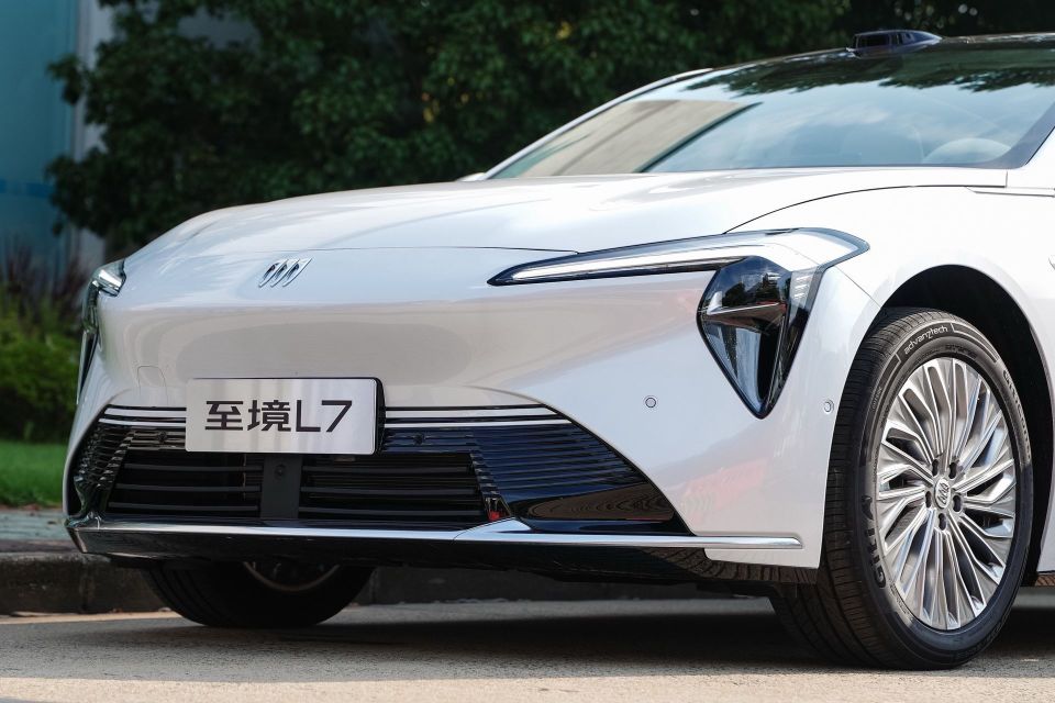别克至境L7实车现身，长超5米+激光雷达，配343马力+续航1400km_腾讯新闻
