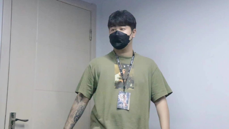 4AM意外夺冠，获得PGS直邀名额，GODV有钱任性，冠军奖金分文不取_腾讯新闻