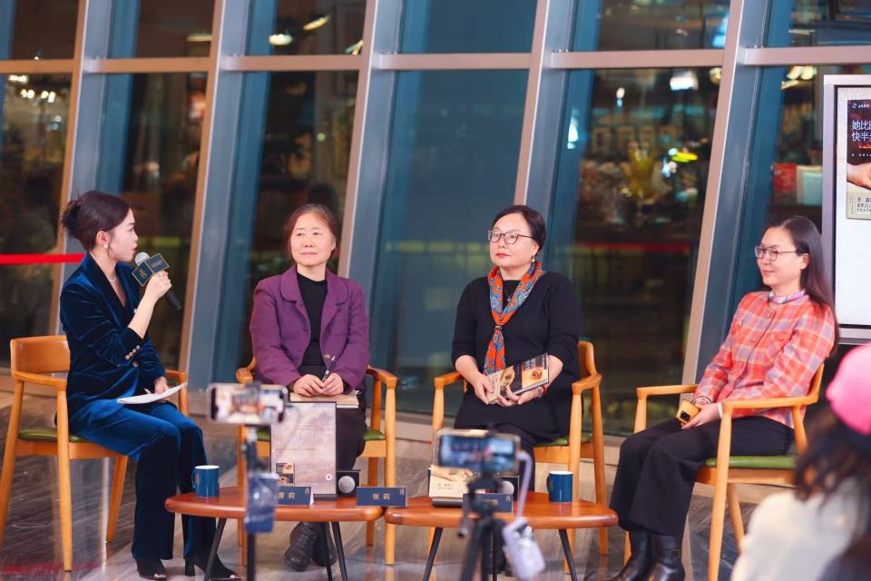 简·奥斯丁诞辰250周年，《她比时代快半步》全景呈现文学巨匠的丰富世界_腾讯新闻