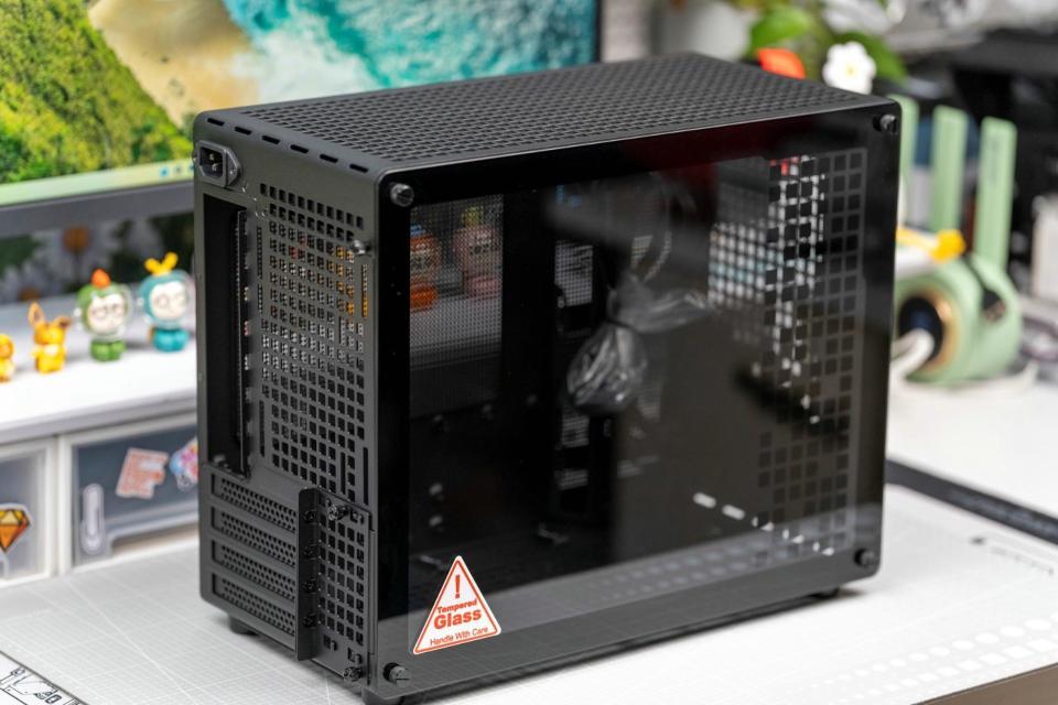 20L小尺寸 M-ATX机箱装机，乔思伯Z20打造精致桌面电脑_腾讯新闻