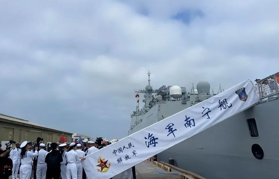 4艘054A入列，鹰击12发射画面公开！面对印度，巴铁会买052D？_腾讯新闻