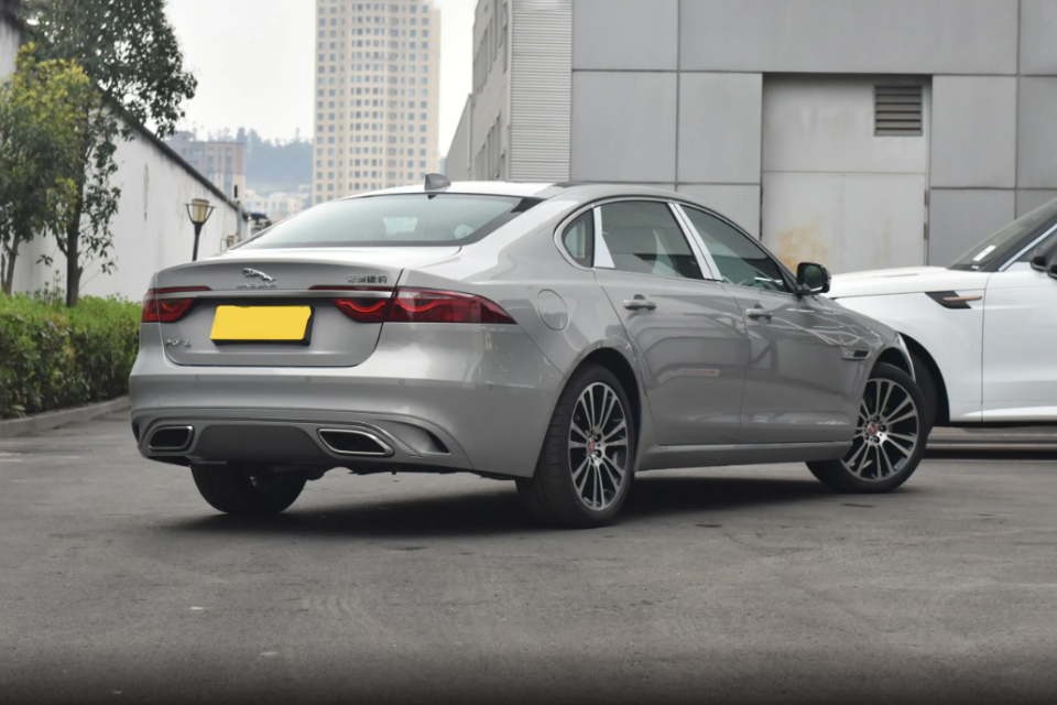 深度体验捷豹XFL：全系2.0T+8AT+后驱，优惠可达17万，能买吗？_腾讯新闻