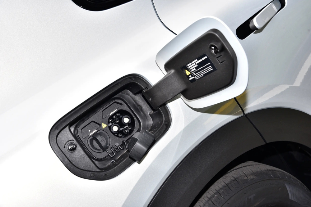 深蓝S05 对比银河E5，同样5字辈，哪个更合适？_腾讯新闻