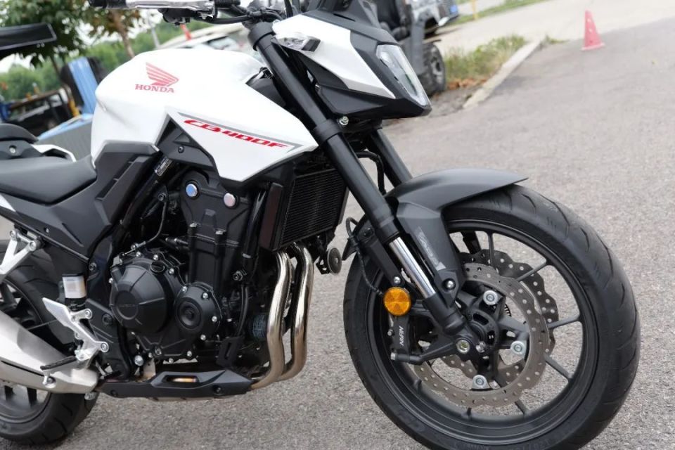 车评特辑：“低调”的Honda CB400F，细微之处见真章_腾讯新闻