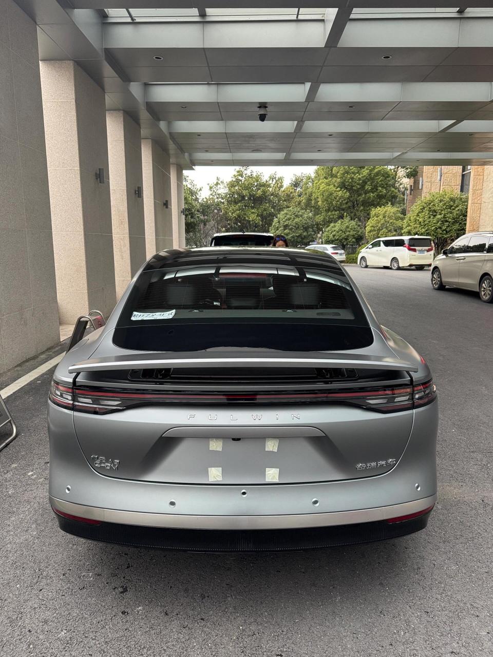 奇瑞风云A9现身街头，长超5米+猎鹰智驾，配639马力+续航超2000km_腾讯新闻