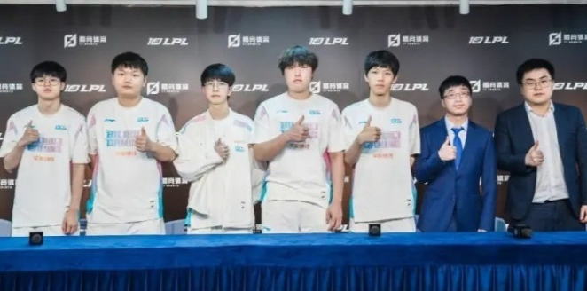 大黄和Tabe被粉丝爆破！BLG粉丝怒斥Tabe回RNG_腾讯新闻