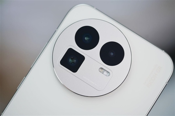 全球首发理光GR影像！真我GT8 Pro图赏_腾讯新闻