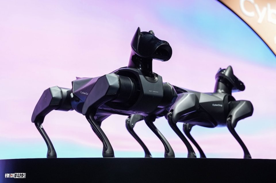 小米CyberDog 2现场体验：更聪明的仿生四足机器人_腾讯新闻