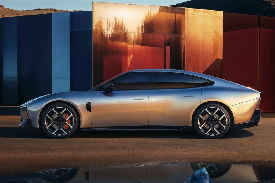 全新一代小鹏P7来了！“电动GTR”设计，能让它再度火爆吗？_腾讯新闻