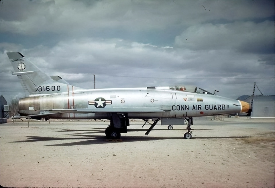 北美的“大鲶鱼”F-100“超级佩刀”A型战斗机_腾讯新闻