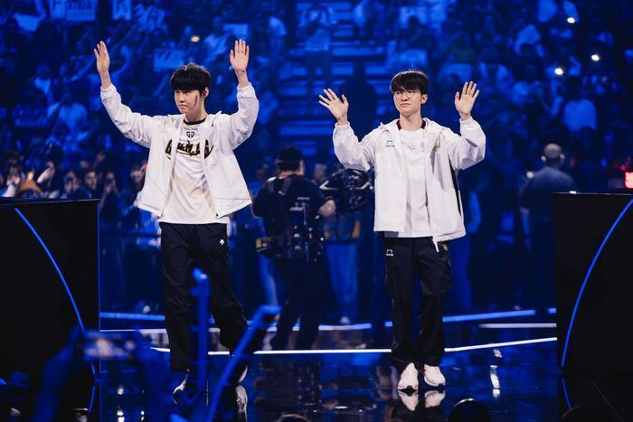 Faker：Chovy是位非常优秀的选手，我相信他一定能夺得世界赛冠军_腾讯新闻