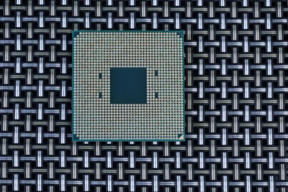 让老电脑的游戏性能赶超酷睿14代！AMD锐龙7 5700X3D处理器首发测试_腾讯新闻