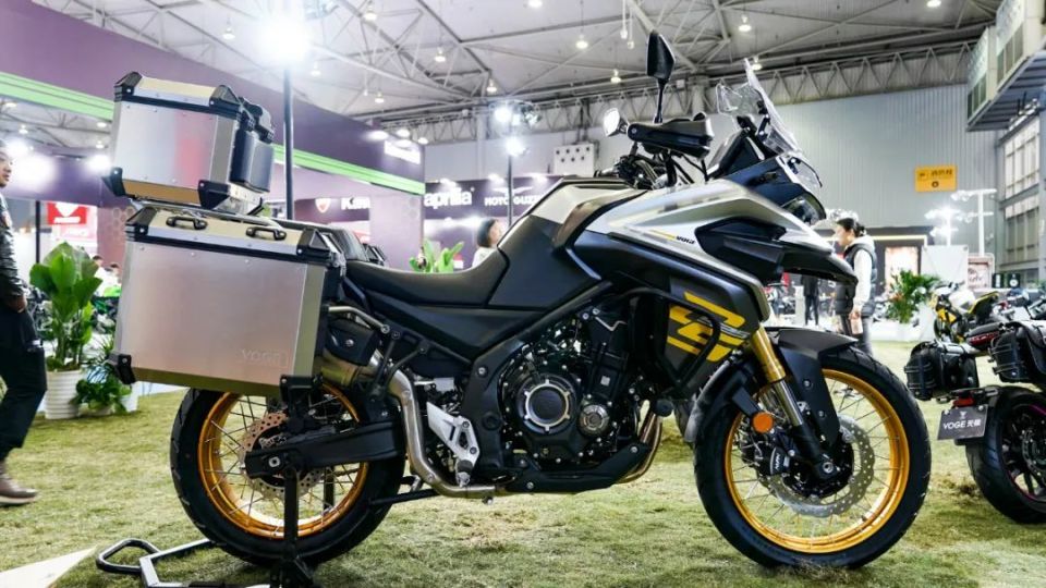 国产500cc级ADV“大师兄”，无极DS525X新车详解，颜值到位具备爆款潜质_腾讯新闻