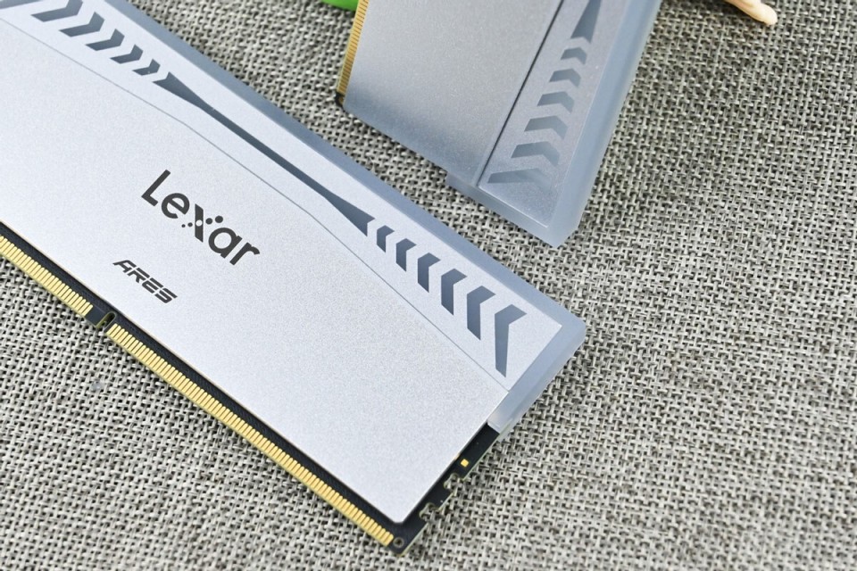 雷克沙Ares战神之翼DDR5 6000 32G内存套装评测：AMD平台低延迟伴侣_腾讯新闻