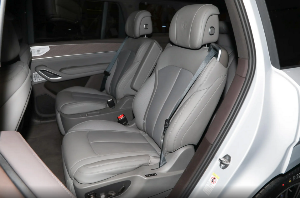 腾势N9 DM丨价格低调，配置高调，后续大型SUV定价基调也就40万级了_腾讯新闻