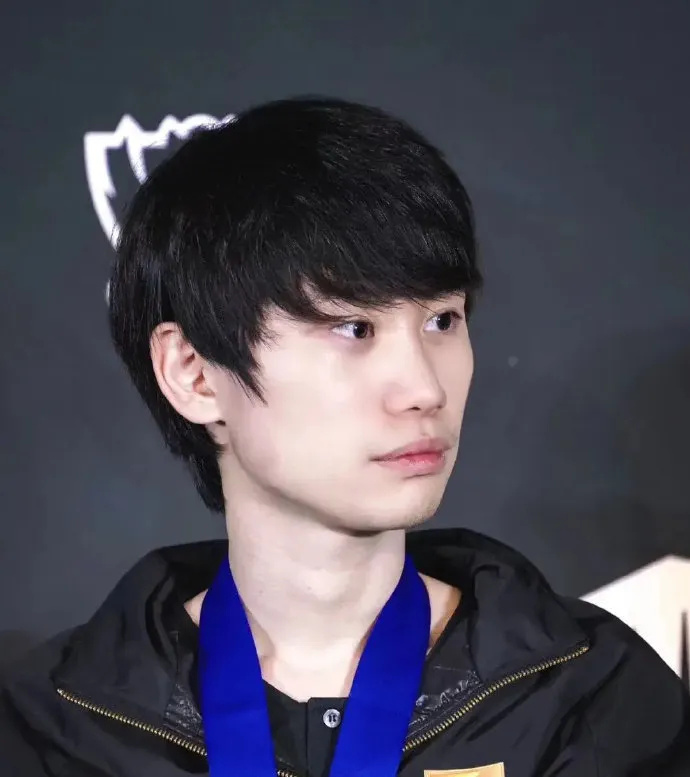 “Doinb回归LPL直播图”火了，业内大佬涵艺透露，下个月就来了_腾讯新闻