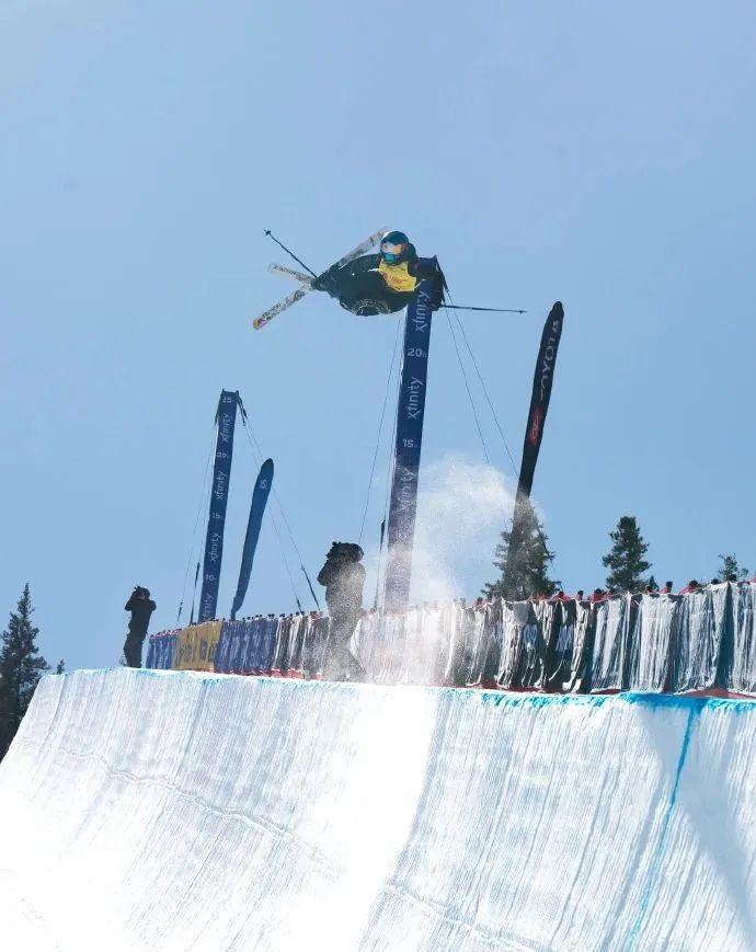 滑雪 | 王者降维打击！谷爱凌两轮摔倒照拿冠军创纪录_腾讯新闻