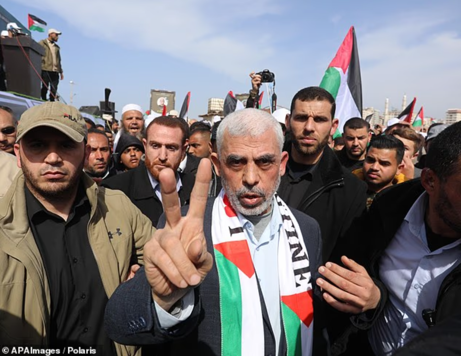 辛瓦尔遗孀被曝秘密逃离加沙，并在土耳其再婚，丈夫刚去世九个月_腾讯新闻