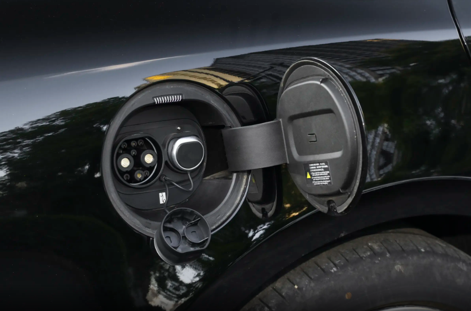 亮点太多不知从何说起，仰望U7 PHEV实力均衡，操控才是一绝_腾讯新闻