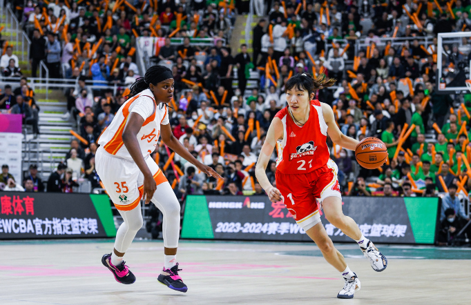 WCBA总决赛：四川女篮3-2内蒙古夺冠 李梦23分首夺FMVP_腾讯新闻