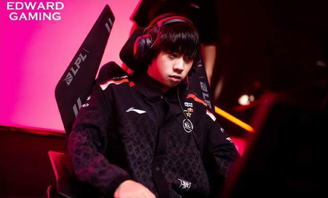 EDG被打出复活甲，UZI再次沦为背景板，Meiko操作一言难尽_腾讯新闻