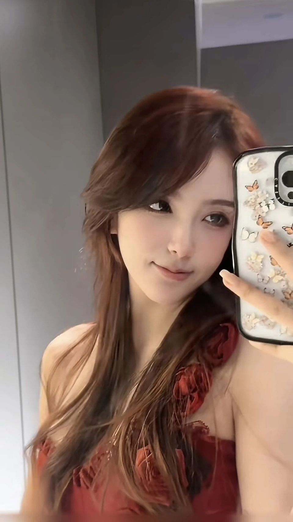 LPL女解说Rita称想给大家定制“私人视频”，网友称：钱这么难赚？Rita：再乱说后果自负！_腾讯新闻