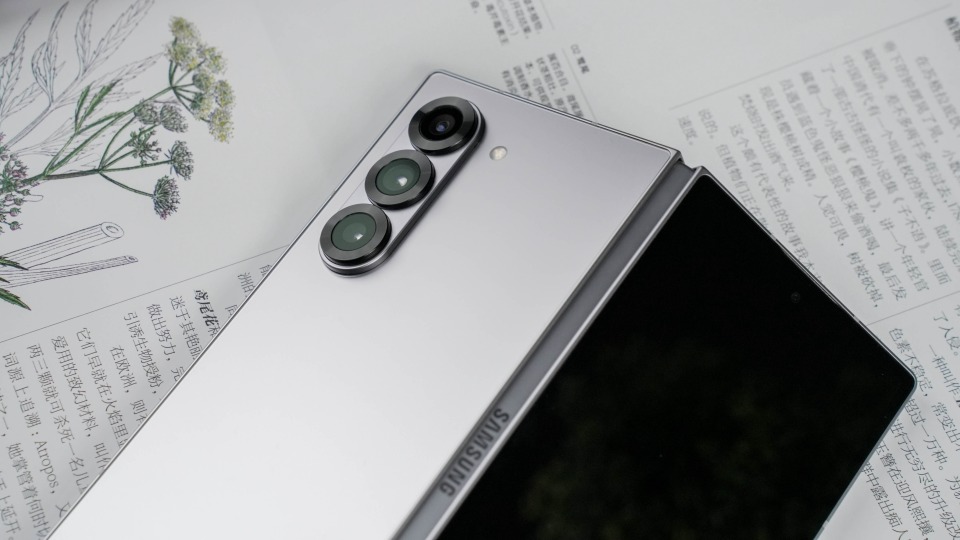 三星Galaxy Z Fold6评测：它更方了，也更AI了！_腾讯新闻