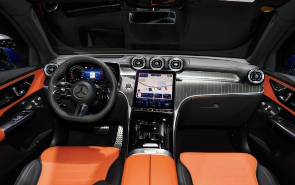 奔驰25款GLC定妆照曝光，配置大幅升级！4S店迎新款现款降14万_腾讯新闻