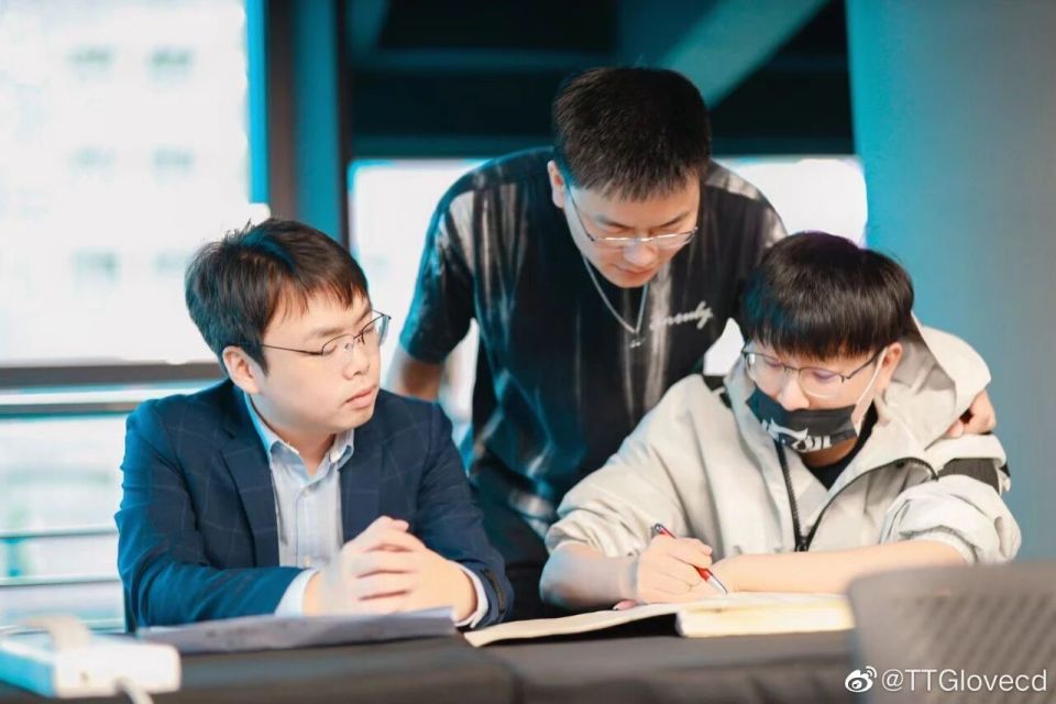 老林被JDG坐地起价！KPL大瓜曝光：JDG召回梦溪卖给RW，一笙久酷不适配WB_腾讯新闻