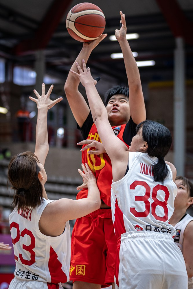 U19女篮世界杯：中国女篮时隔14年输日本无缘八强 被轰15记三分_腾讯新闻