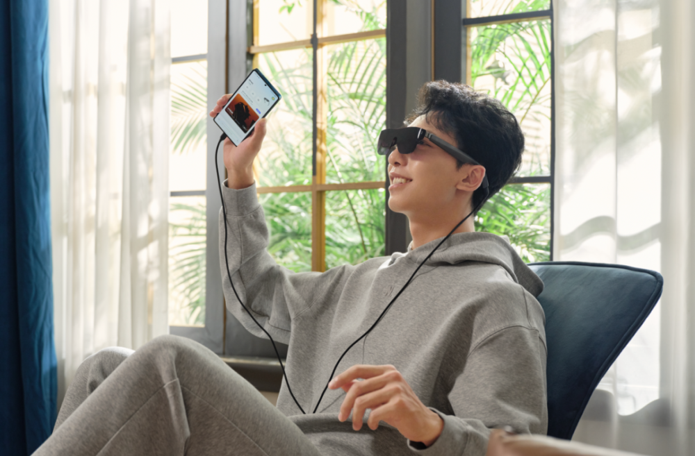 星纪魅族 CMO 成力-- XR 设备将给车机体验带来新突破 | 动察_腾讯新闻