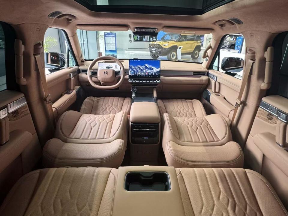 猛士M817到店实拍，车长5米1+华为乾崑，双电机551马力+空气悬架_腾讯新闻