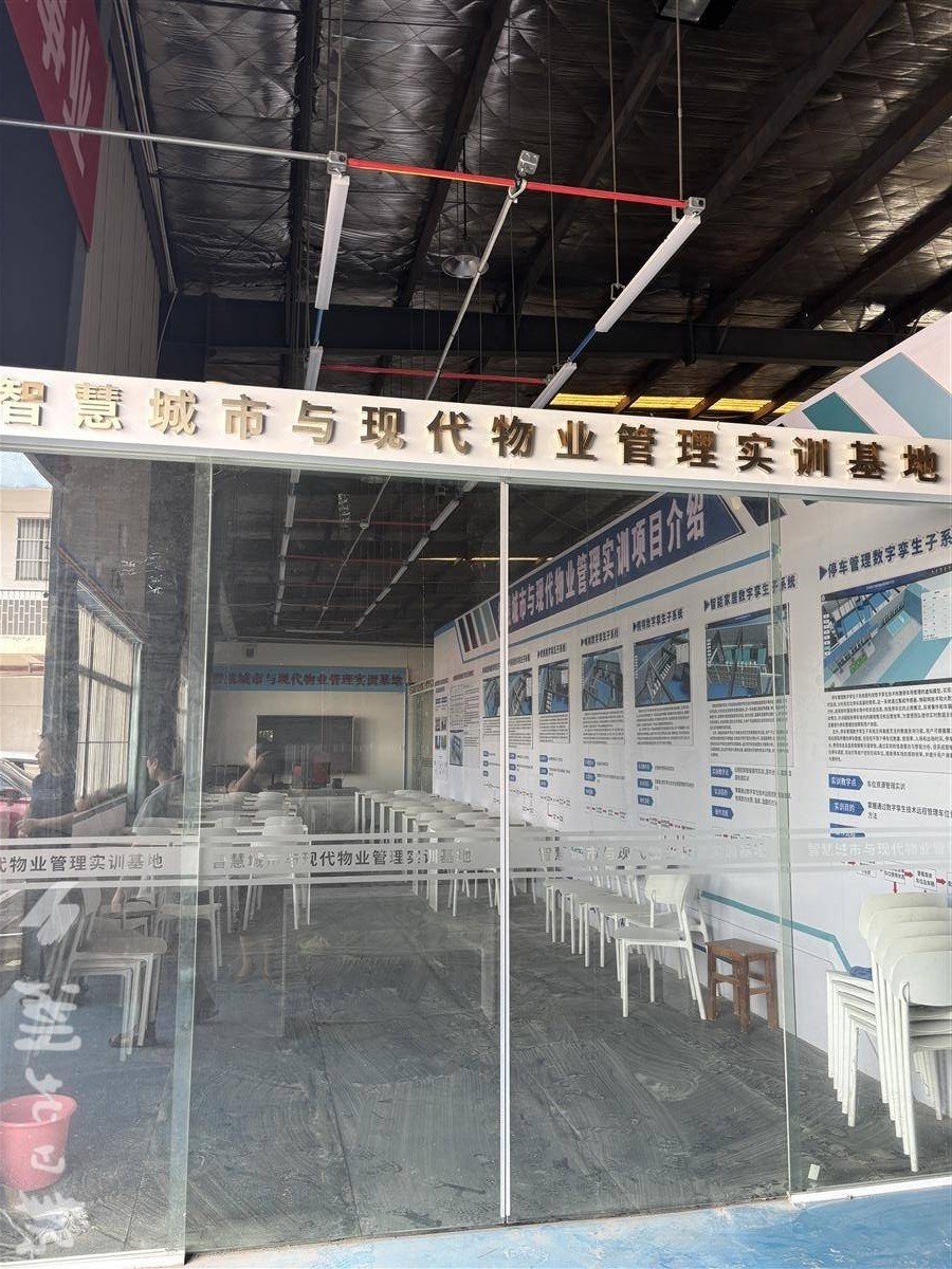 湖北这所职业院校能在“房子里面建房子” 985、211高校的学生也来这里实训_腾讯新闻