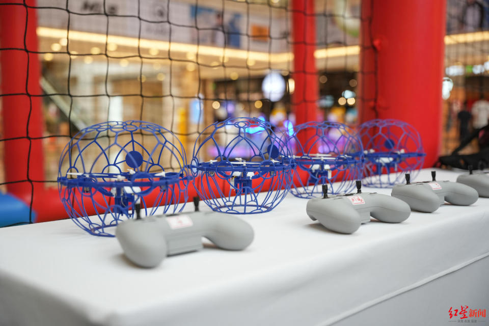 解锁科技新赛道！“无人机足球”点亮世界赛事名城，走进千所校园_腾讯新闻