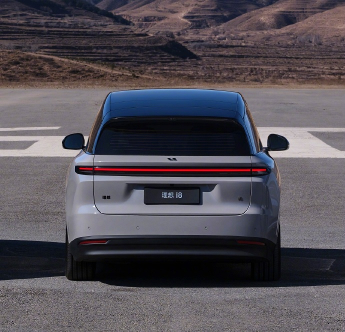 理想i8实车内饰曝光，与L8有什么不同？_腾讯新闻