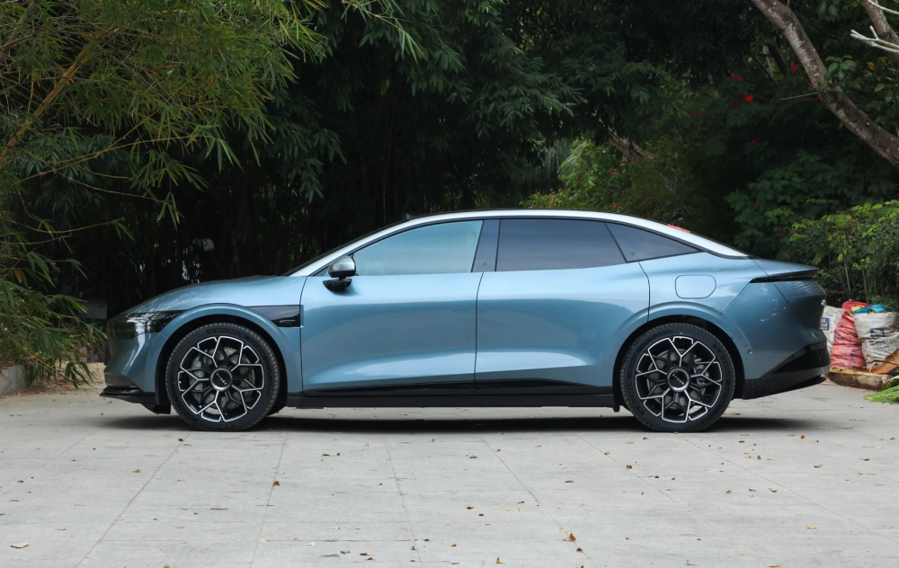 领克07 EM-P外观曝光，纯电轿车“E371”酷似路特斯繁花_腾讯新闻