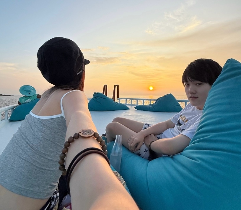 Jackeylove女友晒甜蜜合照：未来一起去更多更远的地方_腾讯新闻