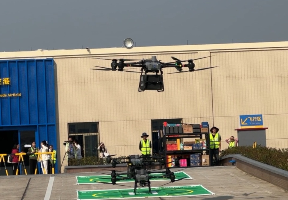 武汉汉口北低空港正式启用，开辟5条航线，从仓库到店铺15分钟内送达_腾讯新闻