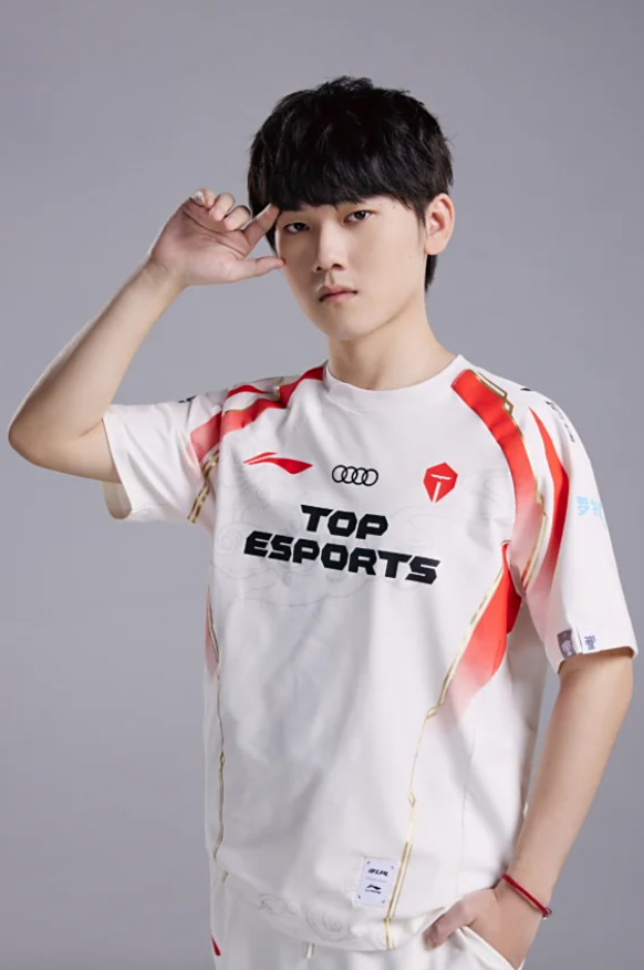 英雄联盟职业选手JackeyLove否认退役：看后续身体状态_腾讯新闻