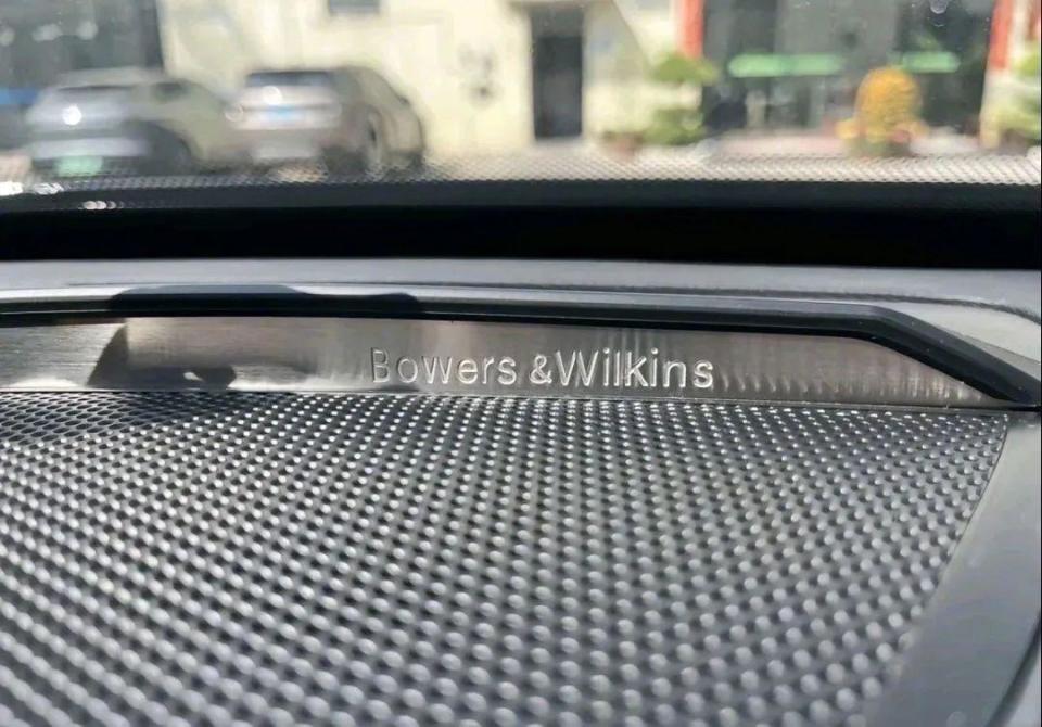 远看W近看VV？多名沃尔沃车主怀疑4S店装配山寨音响_腾讯新闻