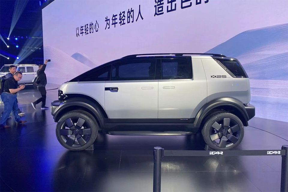 一款比一款“炸裂”，奇瑞iCAR两款新车X25/V23亮相_腾讯新闻