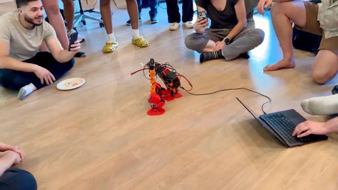 BOM成本仅2535元 全球最小开源端到端人形机器人Zeroth 01 Bot来了！_腾讯新闻