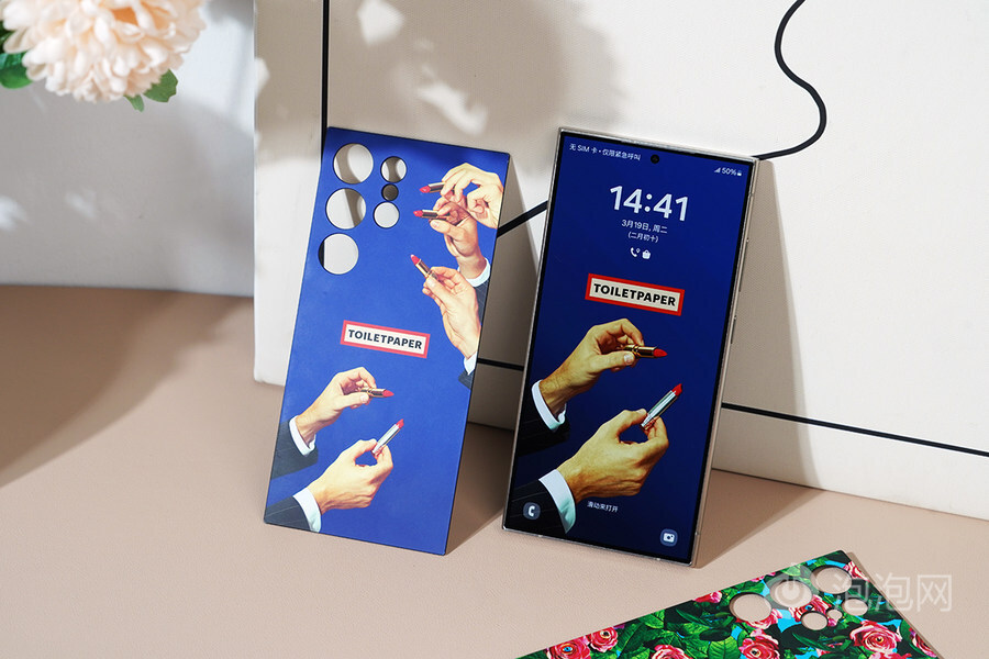 时尚一触即达 三星Galaxy S24 Ultra NFC交互卡片上手_腾讯新闻