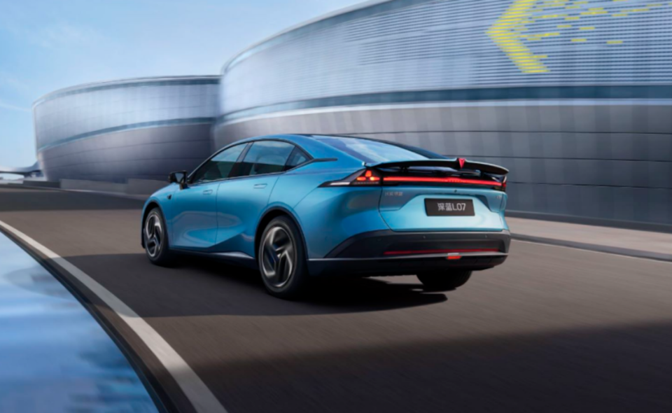 深蓝SL07正式上市，起售价15.19万，增程版综合续航超1400km_腾讯新闻