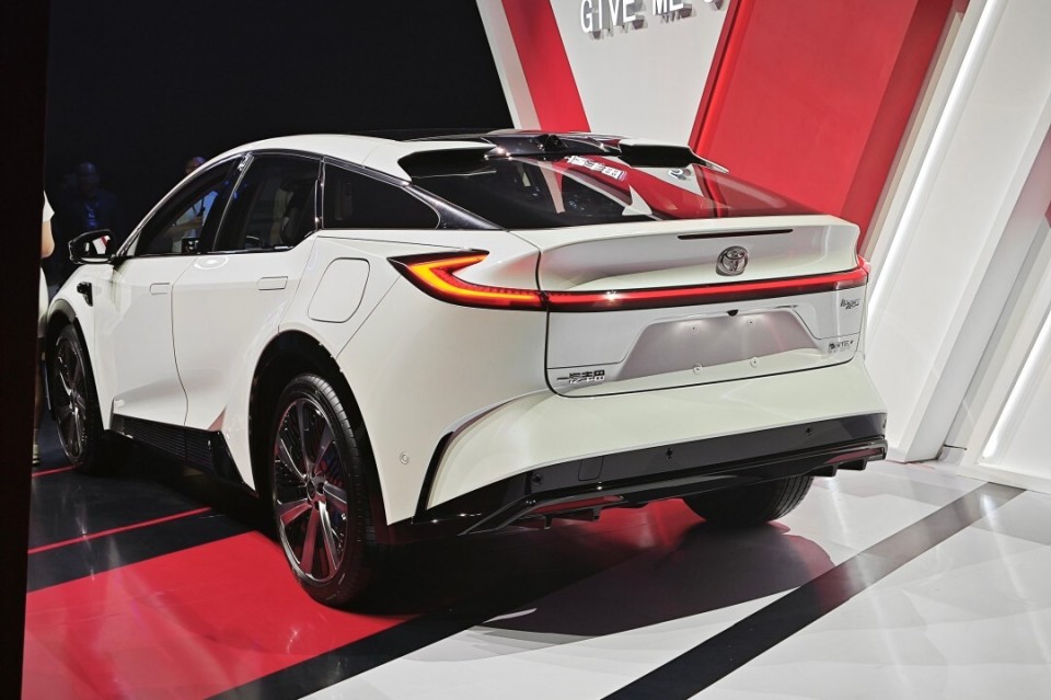 一汽丰田bZ5上市售12.98万起 续航达630公里 Momenta5.0加持_腾讯新闻