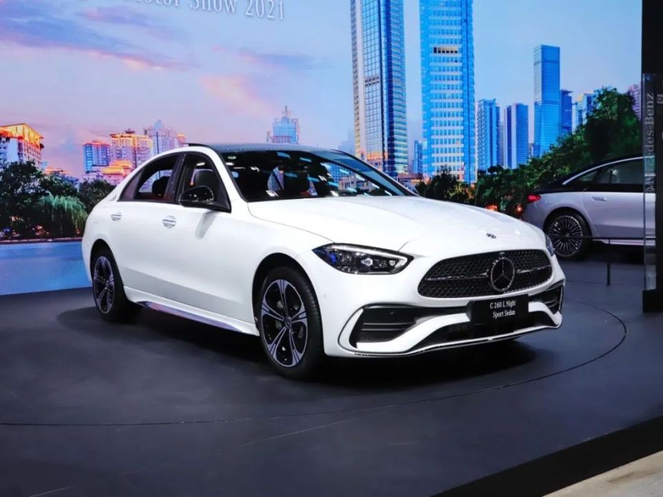 “小S级”上新，1.5T+9AT，价格下探，33.48万起，更值了？_腾讯新闻