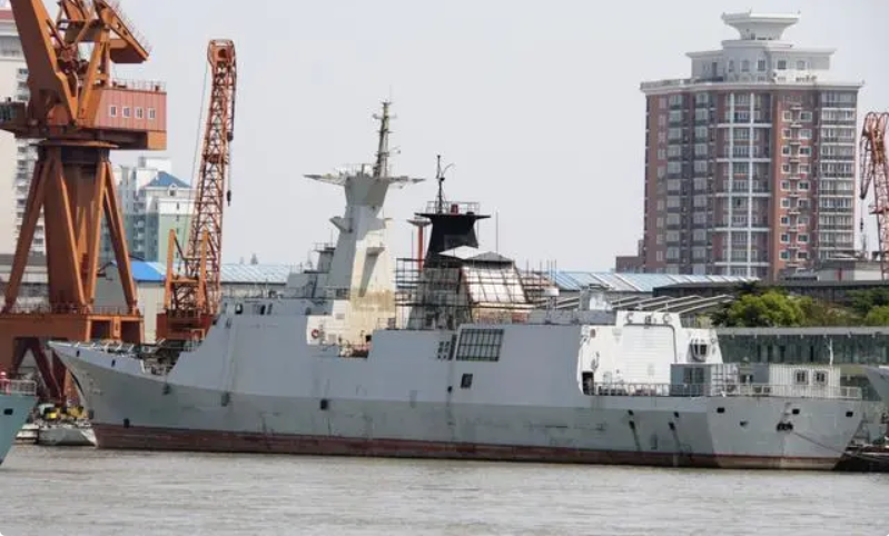 054型护卫舰：改造提升以后罕见两舰同框，在第15护卫舰支队发挥大舰作用_腾讯新闻